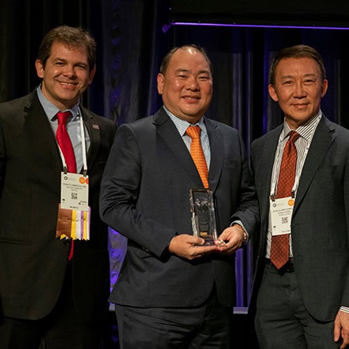 Top International Award Goes to Filipino Eye Doctor - Asian Eye Institute