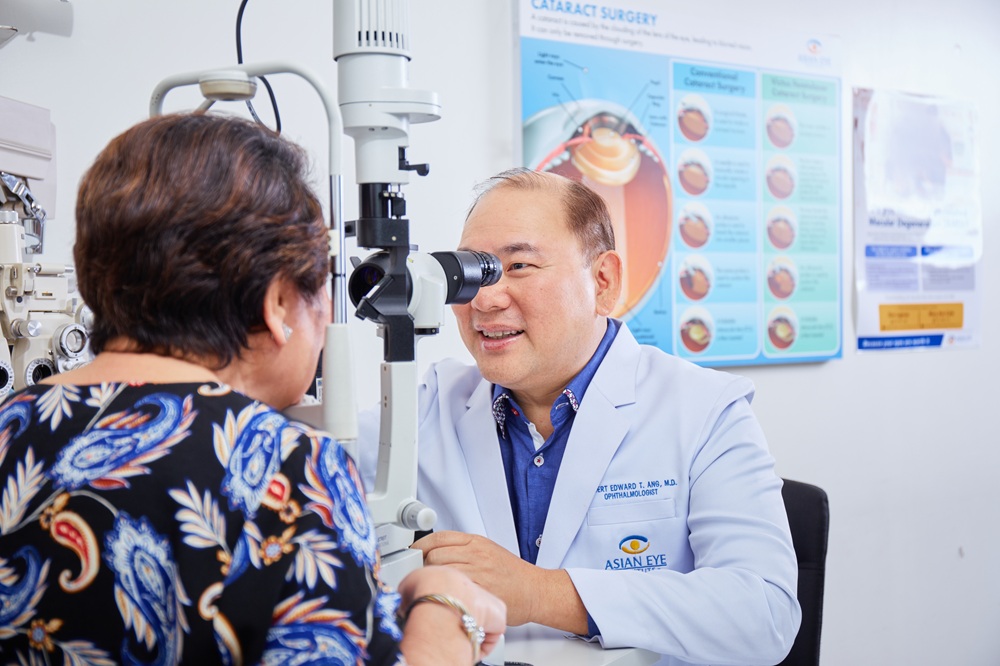 Dr. Robert Ang on Emmetropic Presbyopia | Asian Eye Institute