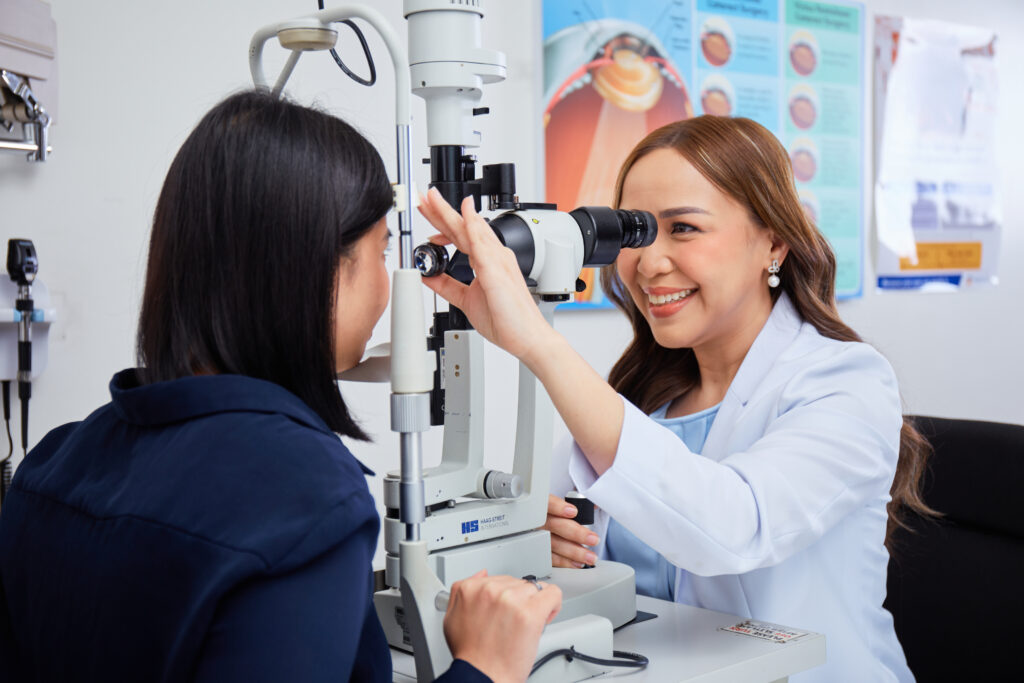 Age-Related Macular Degeneration Signs | Asian Eye Institute